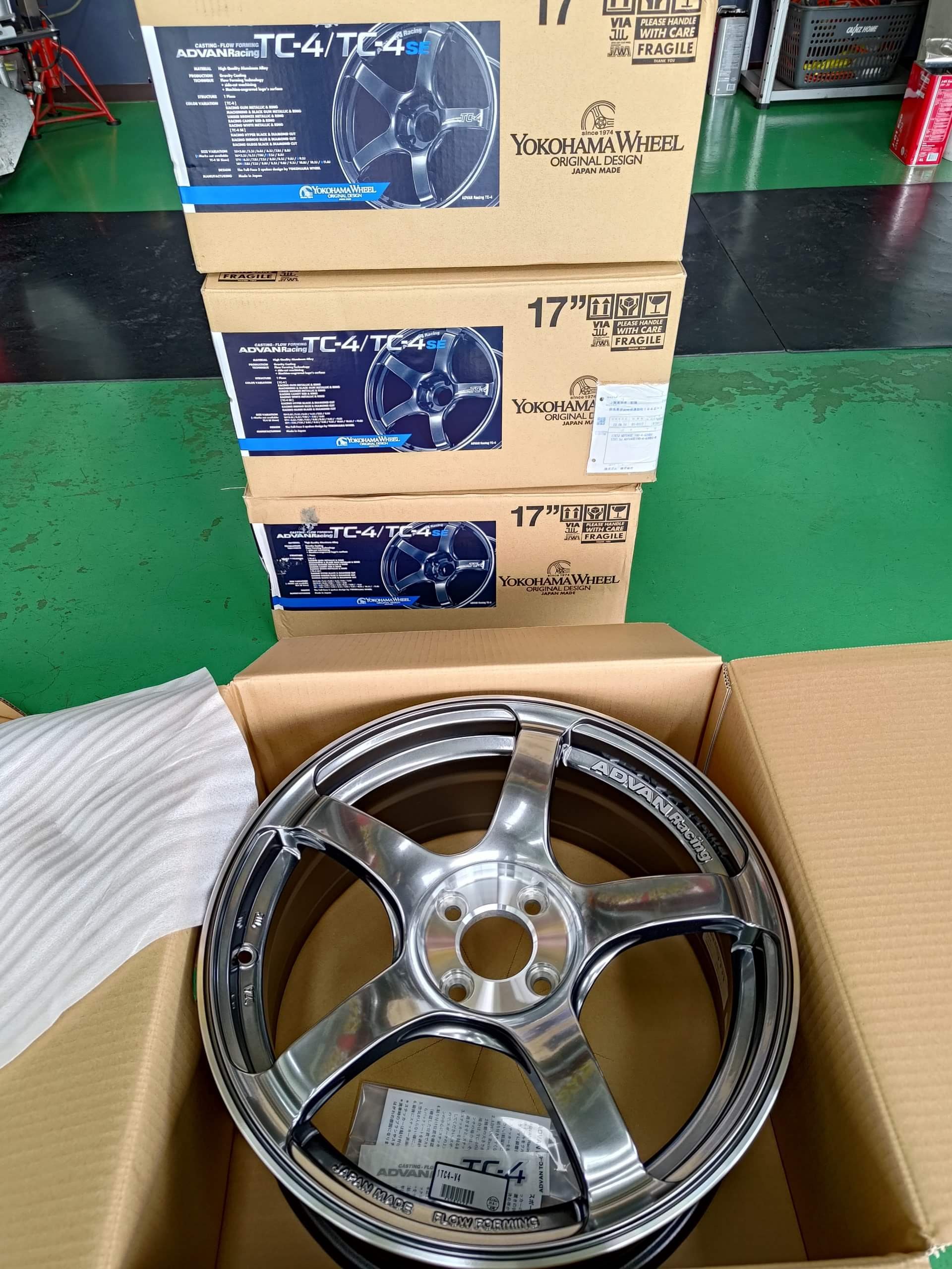 ADVAN Racing TC-4 SE入荷！ | 株式会社ヨコハマタイヤガーデン関東
